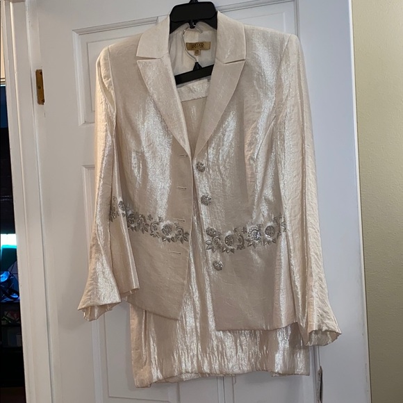 Kasper | Skirts | Kasper Ivory 2 Piece Suit | Poshmark